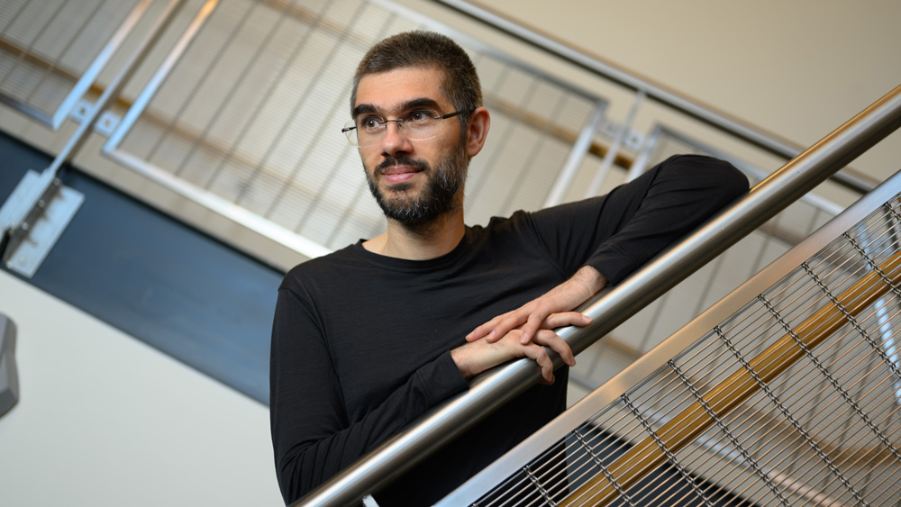 Spotlight: Ripples in space-time | MIT - Massachusetts Institute of ...